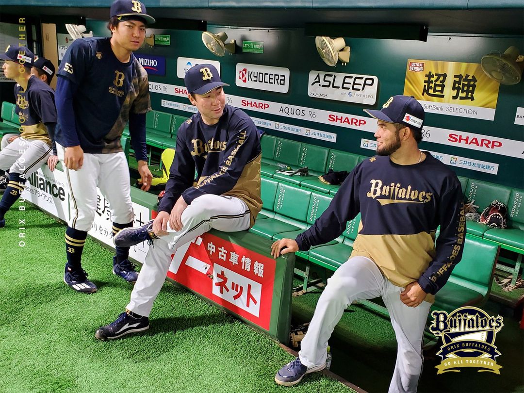 ORIX-Buffaloes: #練習前の選手 #まもなく #オンライン練習見学会 #球団公式YouTube #BsTV #Bs2022 # ...